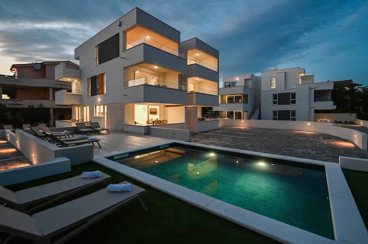 Break Penthouse -Three Bedroom Apartment - Mandre