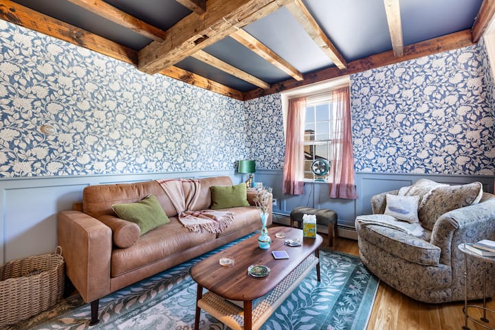 Seawitch Cottage | Stylish Spot By Shops & Sea - Marblehead, MA