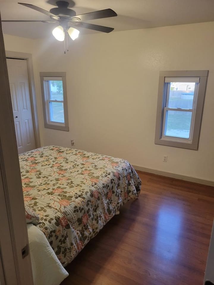 Railside Retreat - Hammond, IL