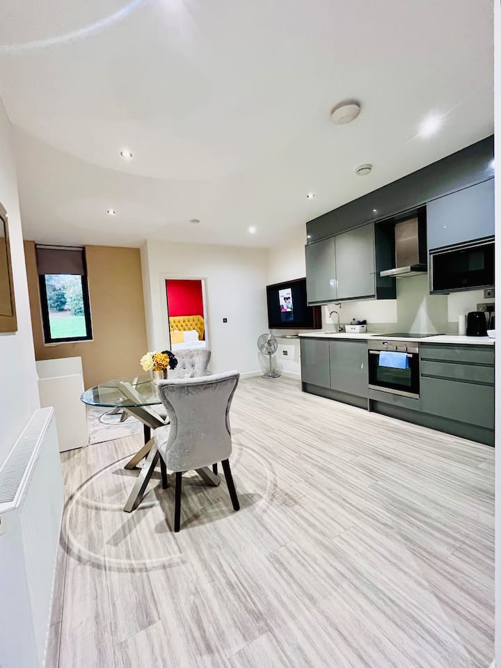 #8 Beautiful Apartment @Cmk Walkable To Station - Milton Keynes