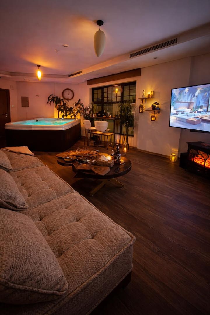 Elegant 2-bed With Private Jacuzzi Retreat - Kuwait
