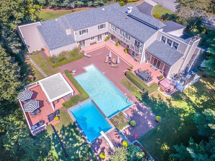 Luxe 6br/7ba Estate Near Bethpage Golf - Huntington, NY