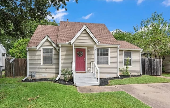 The Cottage On Sterling - College Station, TX
