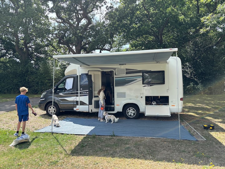 Stunning Motorhome Available In Surrey - Dorking