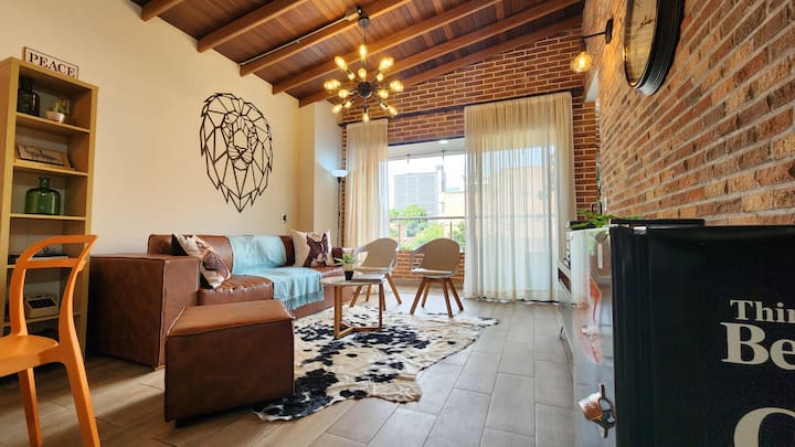 Apto Diseño úNico Con Luz Natural • Envigado - Envigado