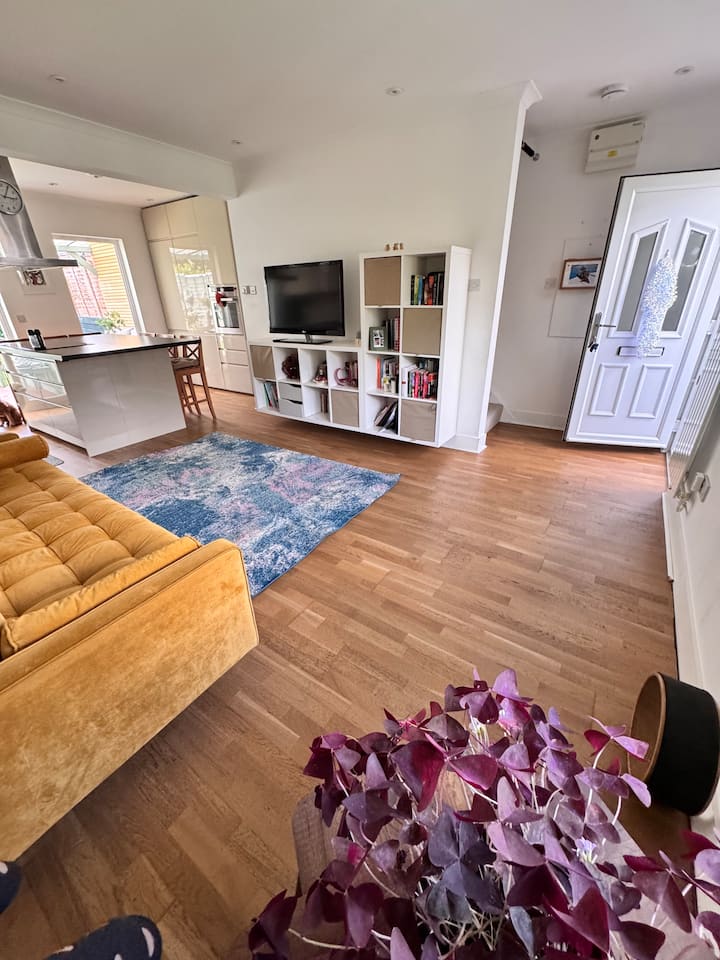 Spacious 3-bedroom Home In Borehamwood - Barnet