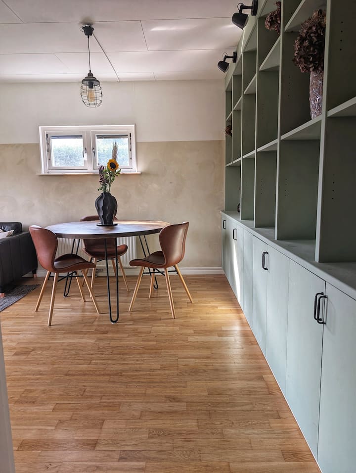 Cute Little House Close To Nature & Metro - Solna