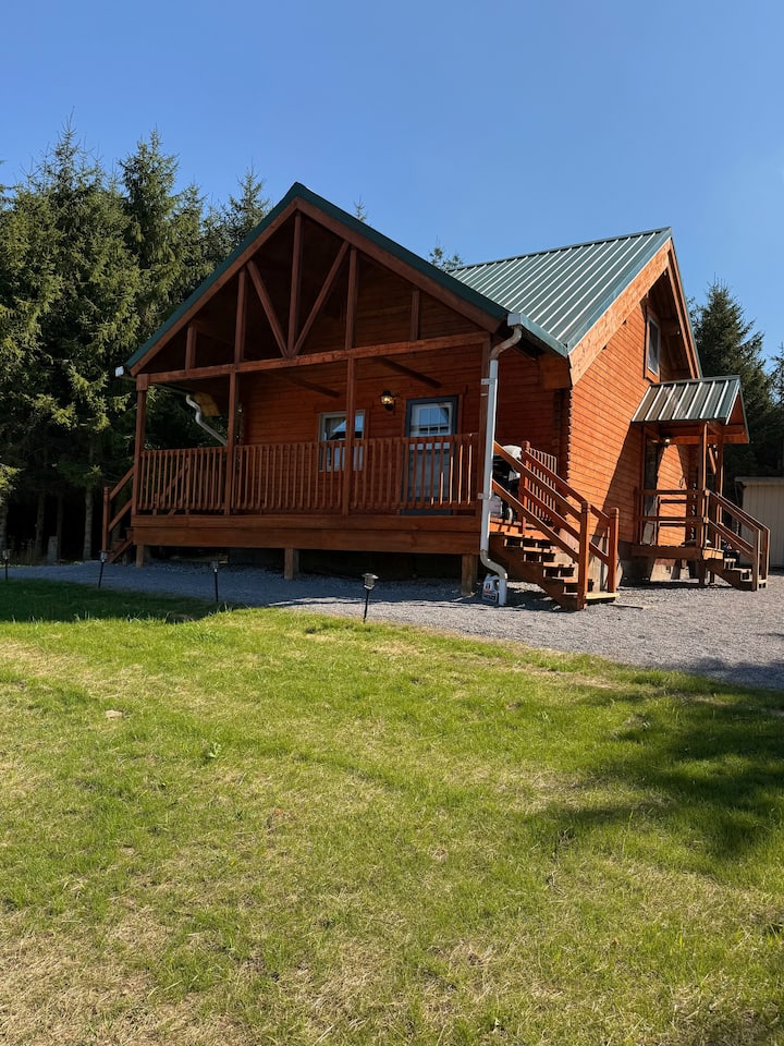 Quiet Secluded Hilltop Log Cabin On A Gravel Road - Alpine Lake, Delevan