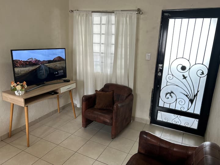 Bonita Casa Para Tu Estancia De Trabajo O Familiar - Gómez Palacio