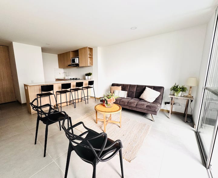 Amplio Apartamento. Piscina Jacuzzi Y Gimnasio - Medellín