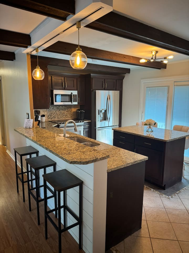 Lincoln Getaway: 3br/3ba Home + Arcade & Backyard - Bluestem Lake, NE