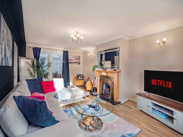 Contractor-ready Homes. Secure Parking! - Rochdale