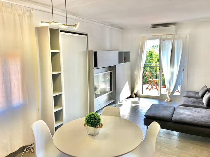 Bonito Apartamento Con Piscina Cerca Del Mar - Castelldefels
