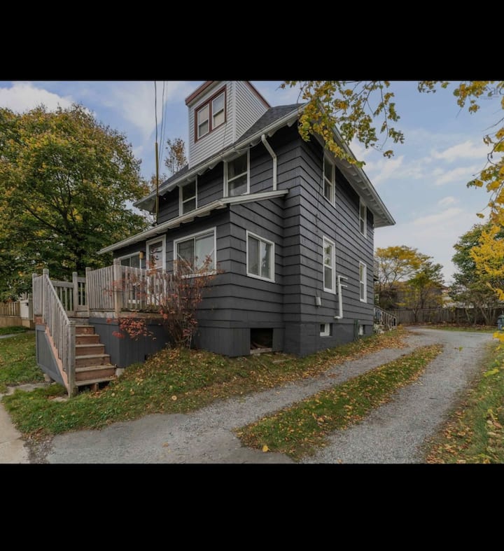 Meeting Waters Rentals~the Eagle’s Nest - Halifax, NS, Canadá