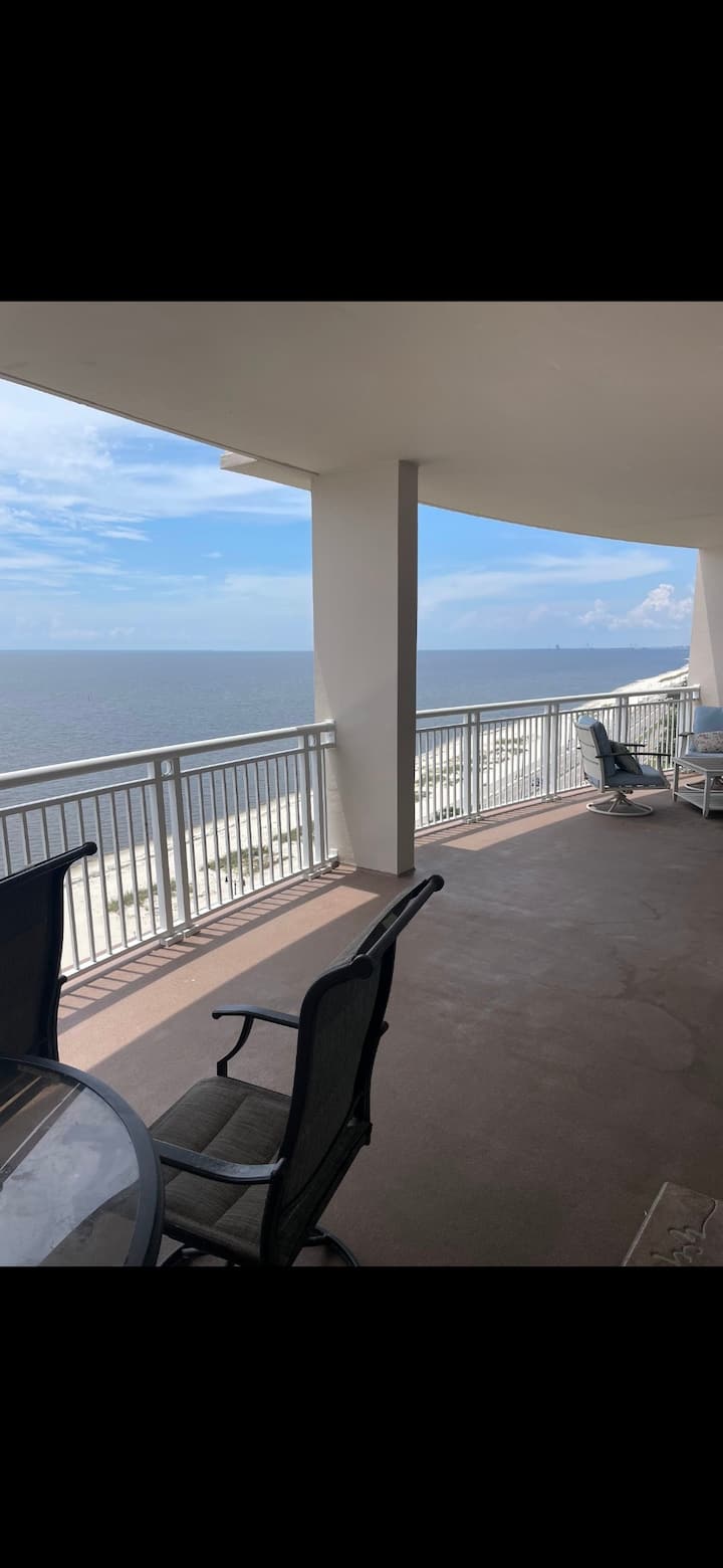 Gorgeous Condo Right On The Beach! - Gulfport, MS