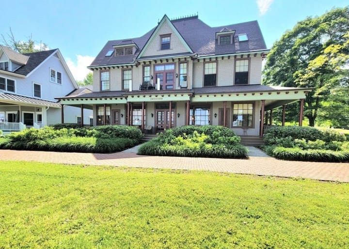 Historic Charm In The Heart Of Chautauqua - Chautauqua Lake, NY