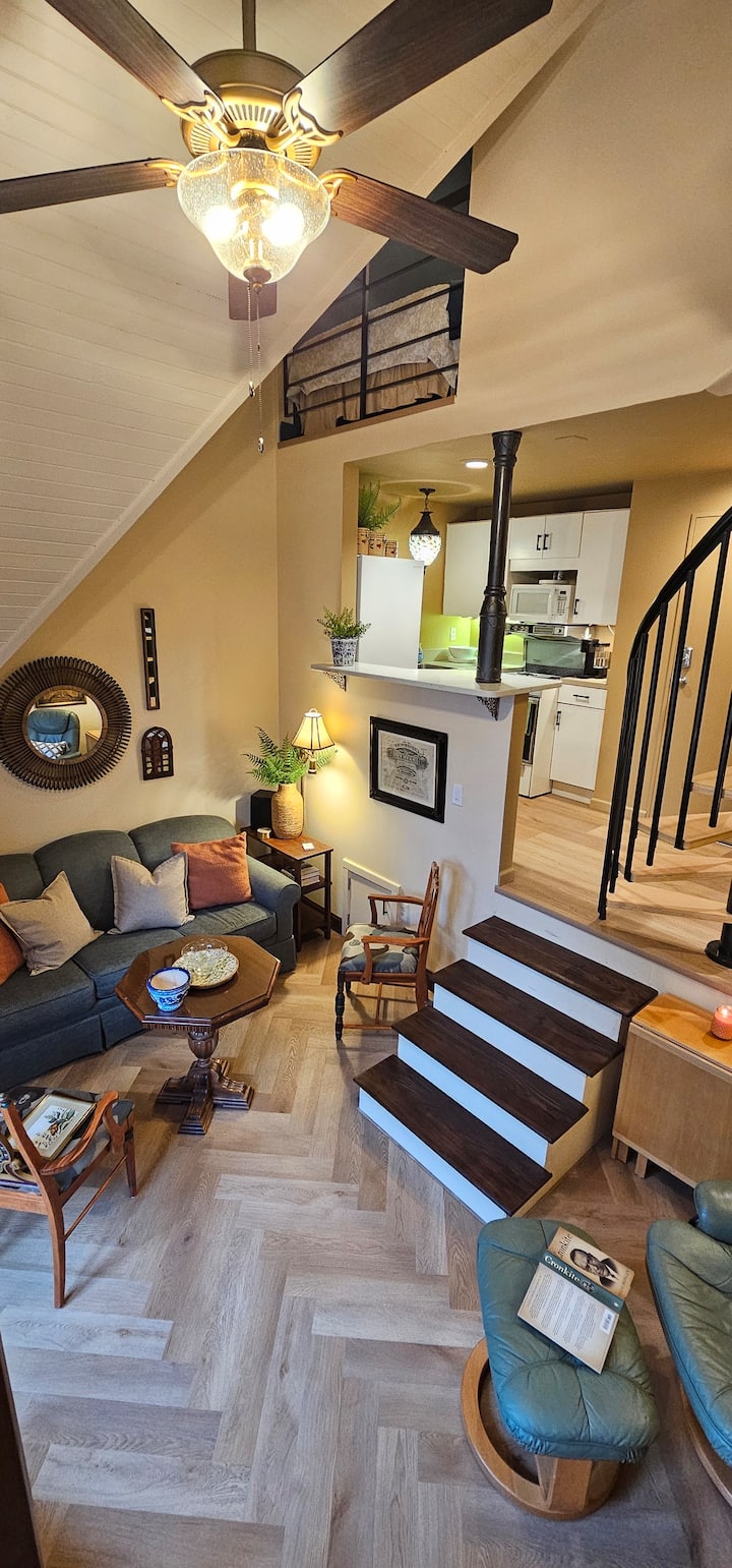 Charming Loft | Chq Prime Location | Porch + W/d - Chautauqua Lake, NY