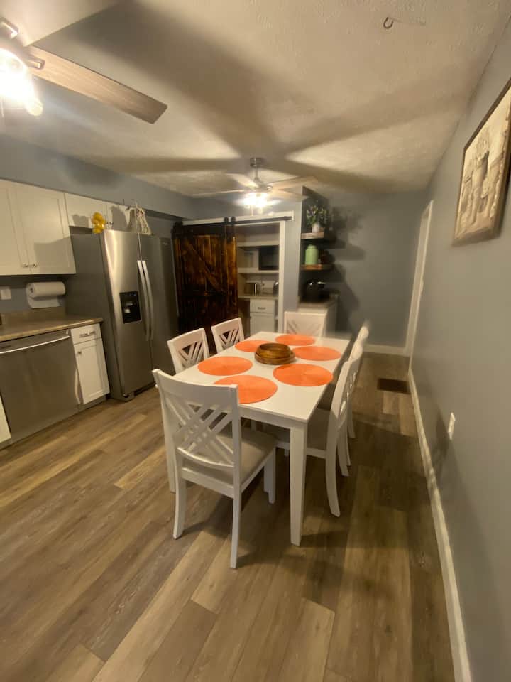 Home Away From Home - Irvine, KY