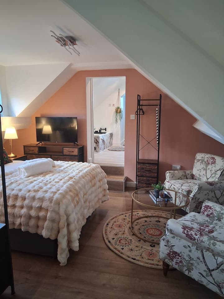 Crown Penthouse Studio Apartment - Birmingham