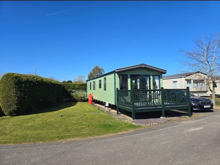 8 Birth Diamond Caravan With Decking At Southview - Skegness