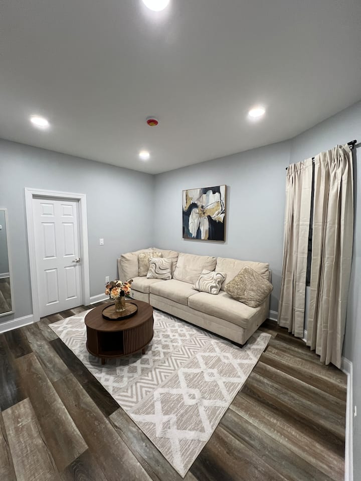 Charming 2- Bedroom-2 Bathroom Renovated Apartment - West New York, NJ