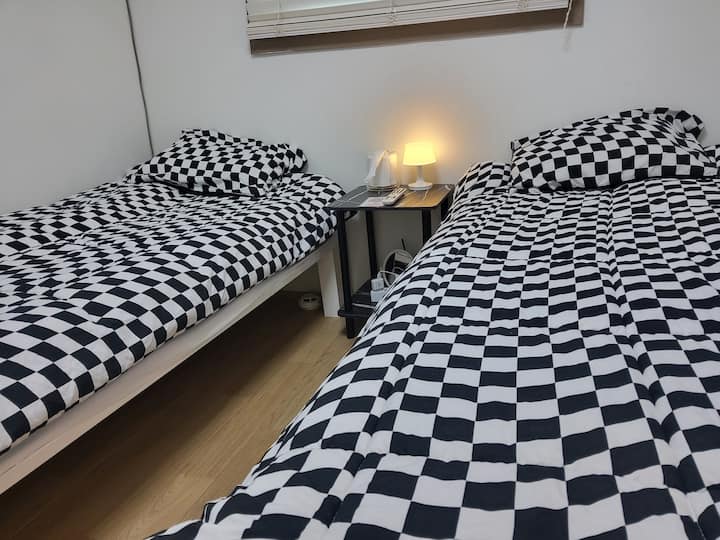 401호 첨성대 대릉원 황리단길도보10분 성동시장1분 읍성거리2분의 아늑한숙소입니다 - Gyeongju-si