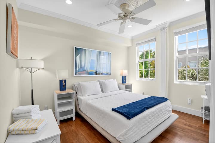 Pool Beach Getaway Palm Beach 1 Bedroom W/ Kitchen - Palm Beach, FL