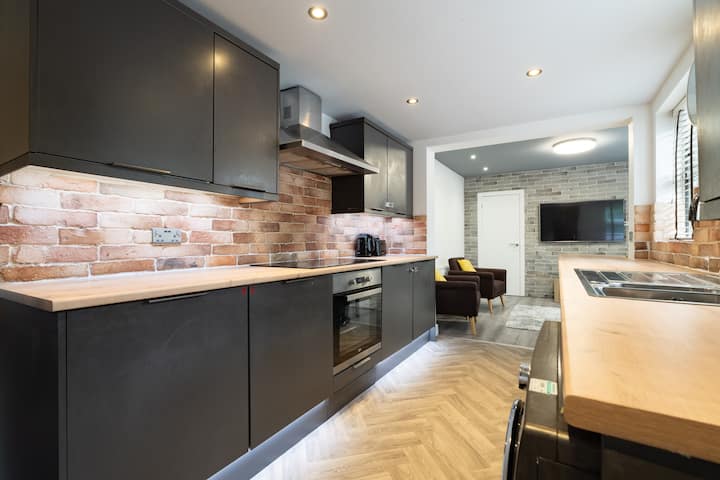 Spacious 5br, Sleeps 10 Guests In City Centre - Peterborough, Royaume-Uni