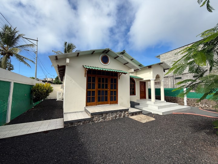 Casa Familiar By Great Blue Heron - Puerto Ayora