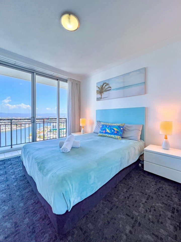 Coastal Escape - Surfers Paradise