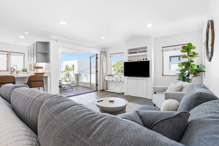 Stunning Beachside Getaway - Manhattan Beach, CA