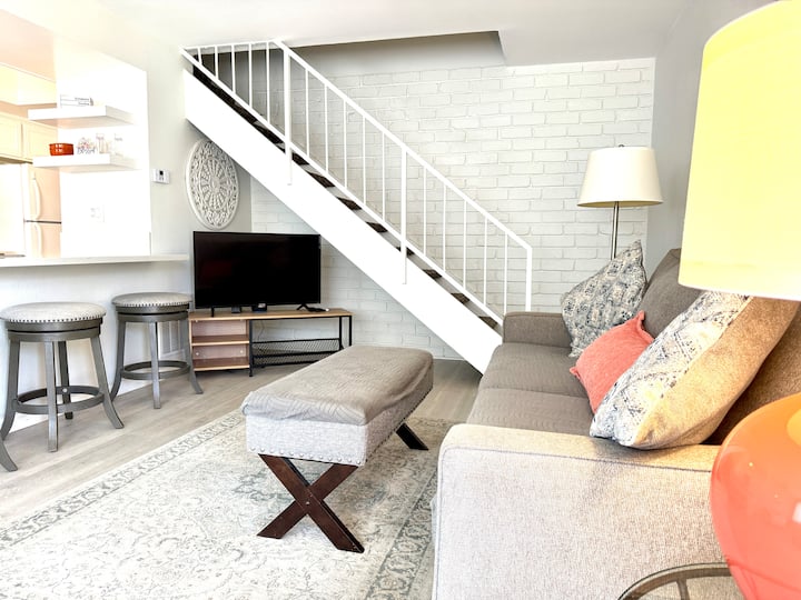 Palm Desert Retreat Close To Hiking And El Paseo - Palm Desert, CA