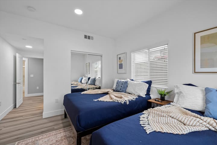 Mins To Disney | Sleeps 20 | Family Friendly - Fullerton, CA