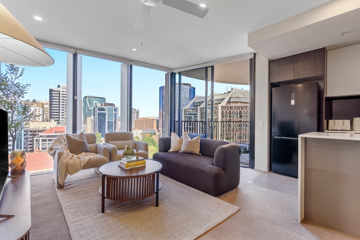 Skyline Living At Spire With Infinity Pool & Views - Brisbane