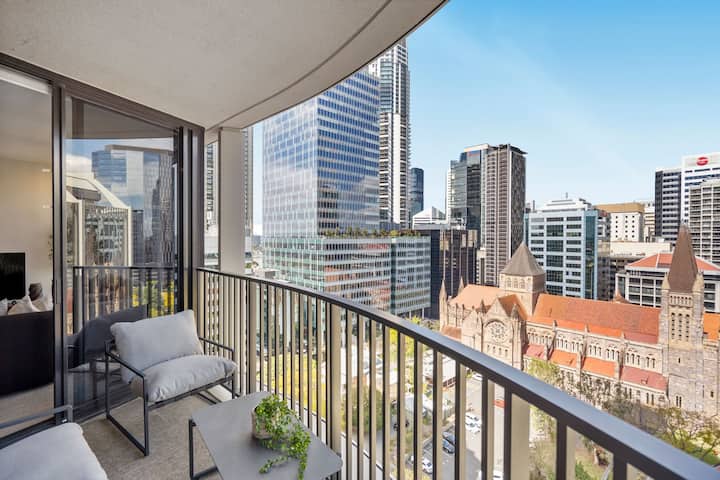 Skyline Living At Spire With Infinity Pool & Views - 巴爾莫勒爾