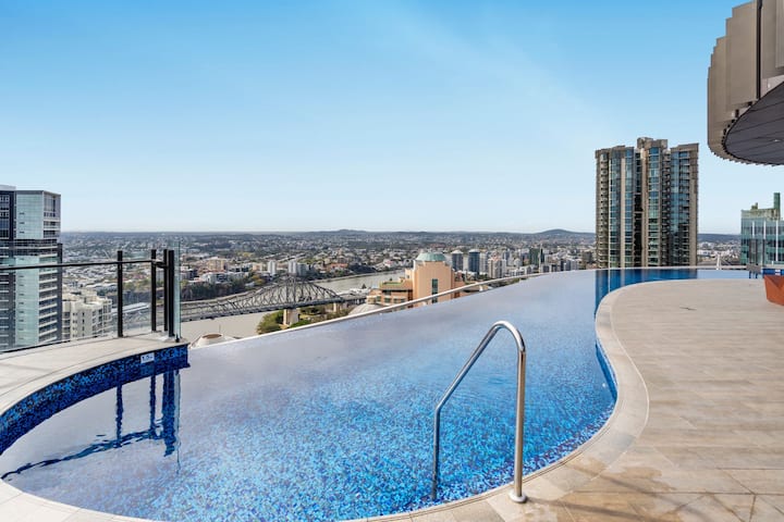 Free Car Park, Rooftop Pool With City Views, Gym - Spring Hill