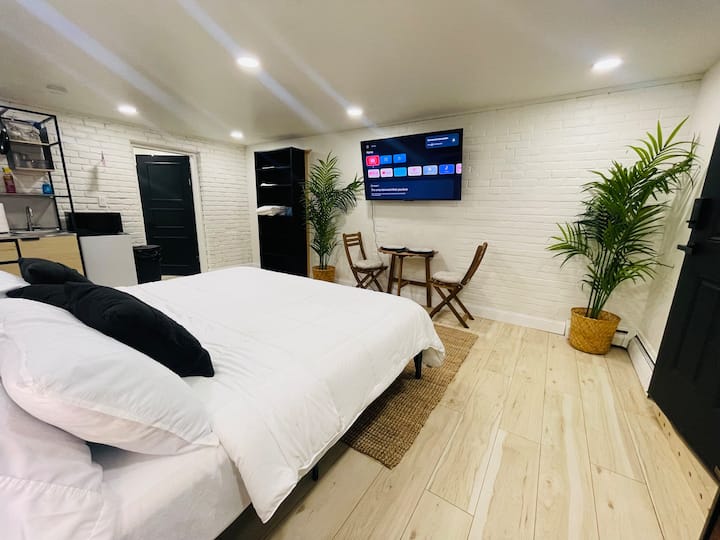 Mordern Guest Suit In Marblehead. 1 King Bed. - Marblehead, MA