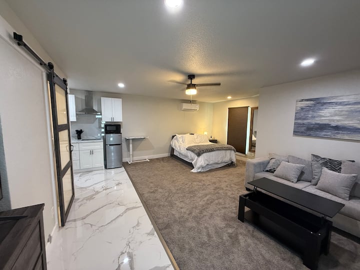 Relax And Recharge Executive Suite Near Texrail - North Richland Hills, TX