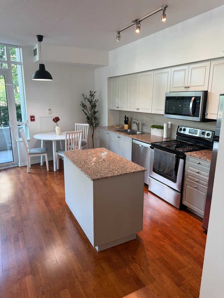 Modern 2-bed Condo | Private Retreat In Dt Toronto - Toronto