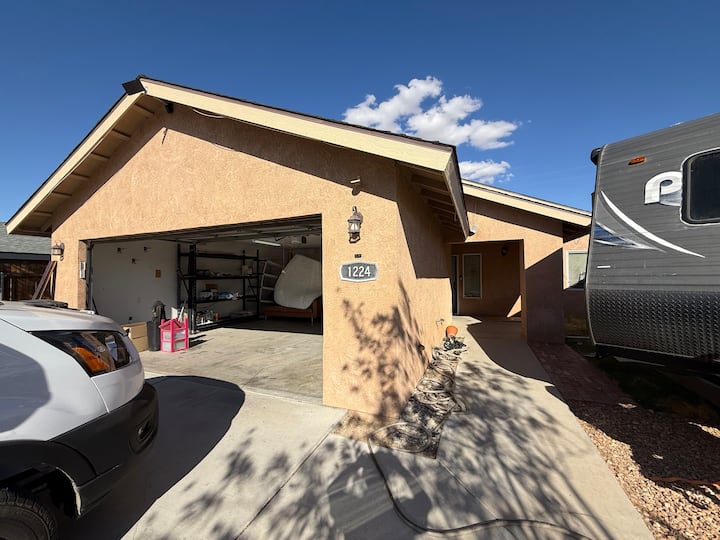 Quiet Ridgecrest Retreat • 3br/2ba • Yard & Grill - Ridgecrest, CA