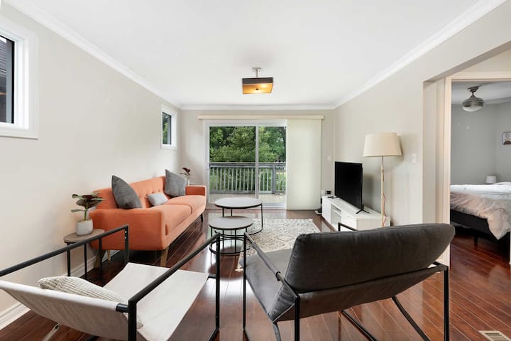 Modern Comfort In Olde Walkerville - Windsor, ON, Canada