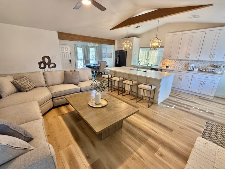 Bright & Cozy 3/2 Open Concept Getaway - Frisco, TX