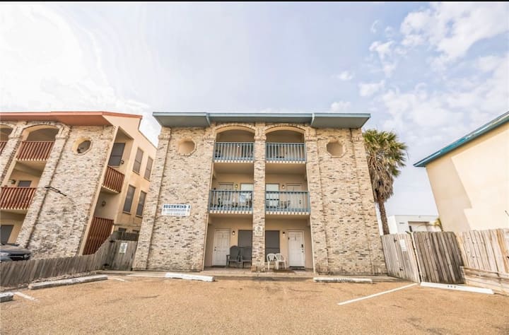 Cozy 1-bedroom Condo That’s 2 Min Away From Beach - 사우스 파드레 아일랜드