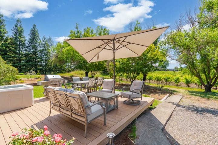Wine Country Retreat ~ Spa & Vineyard Views - Healdsburg, CA