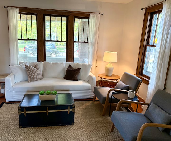 4 Bed/2 Bath House - Walking Distance To Campus - South Bend, IN