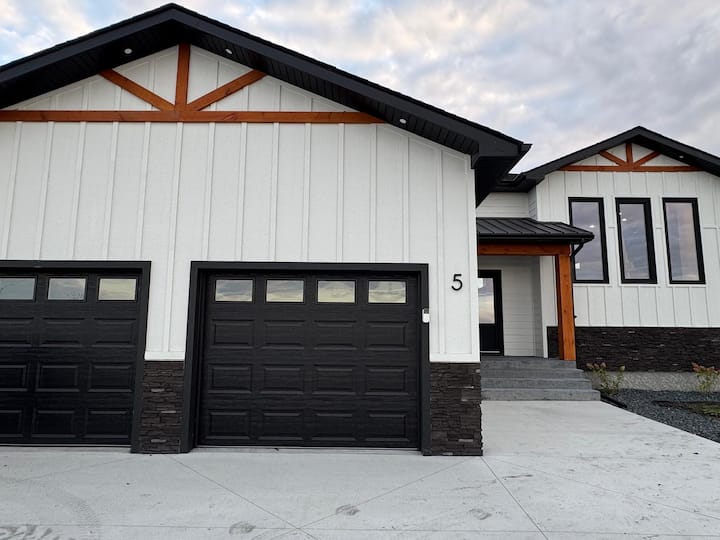 Home In Steinbach - Landmark
