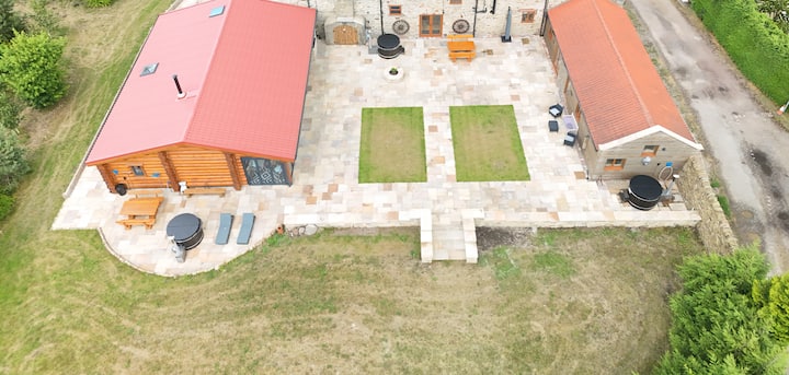 The Oak & The Log Cabin, Sleeps 10, 2 Hot Tubs - Durham