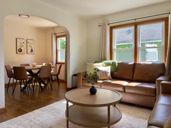 A Cozy Retreat — Steps From Jack Trice & Hilton - Ames, IA