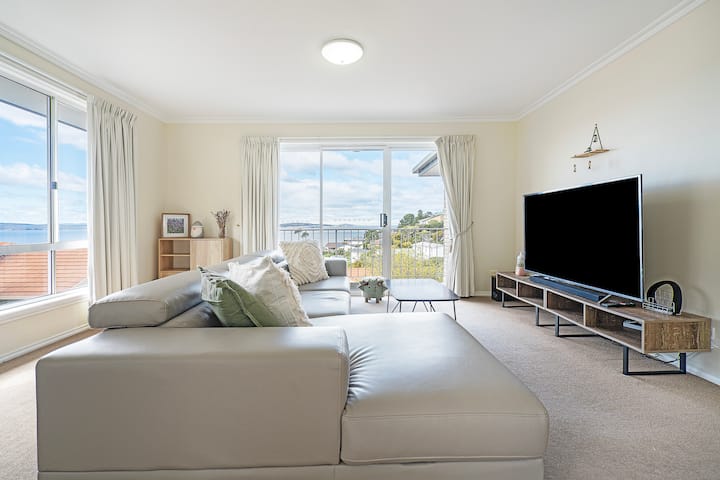 Azure Vista—sunny Escape Overlooking River Derwent - Tasmania