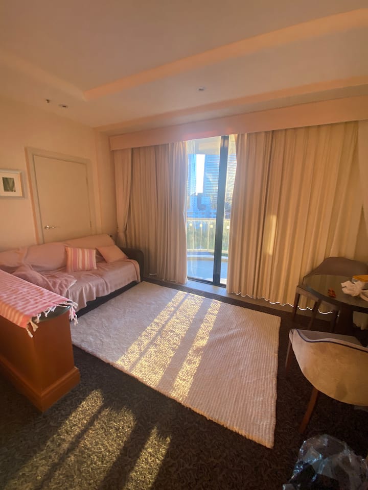Entire Oceanview Seaside Luxury Studio + Spa - Surfers Paradise